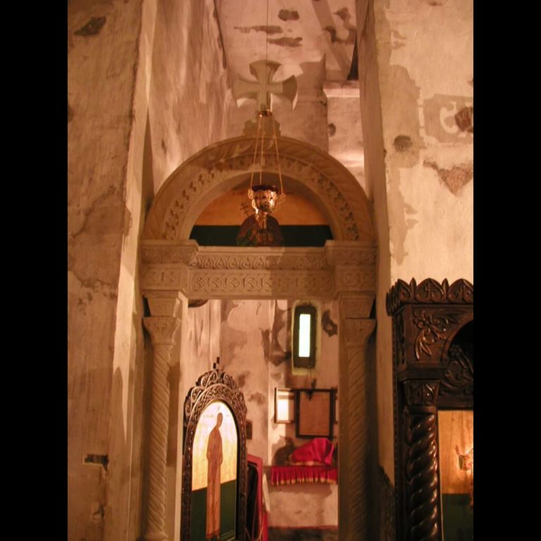 Manastir na Ozrenu – Civat (ćivot/kivot) za čuvanje moštiju velike ...